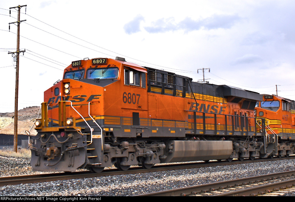 BNSF 6807